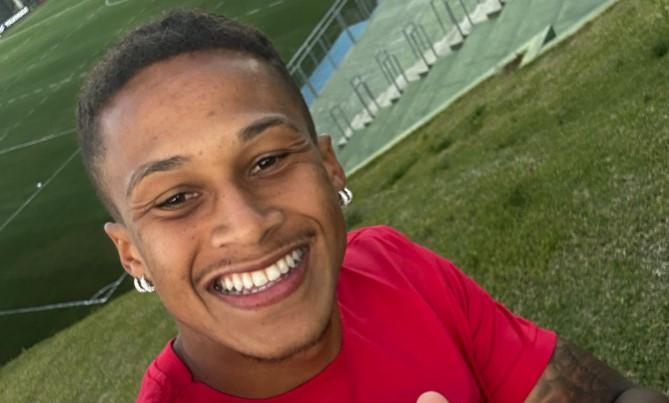 The Brazilian club has extended the lease of midfielder Kyiv “Dynamo ...