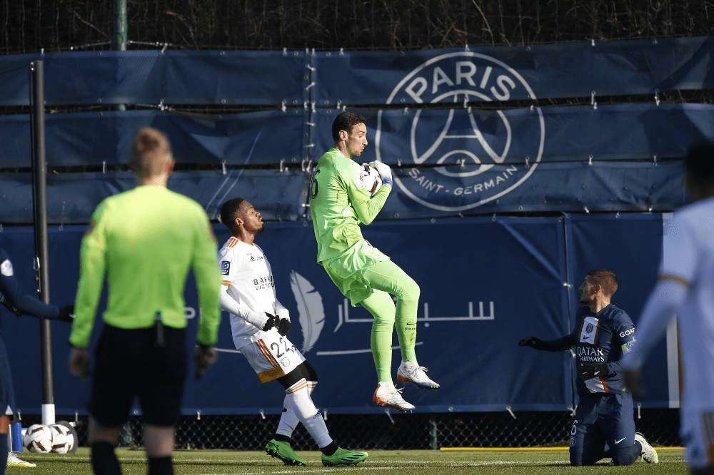 PSG goalkeeper injured by horse could soon return to football | Dailysports
