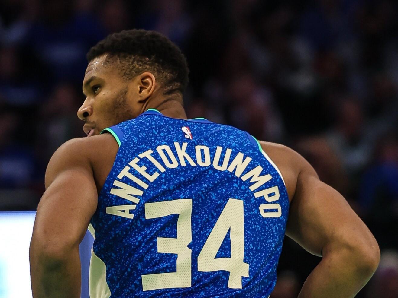 Milwaukee Bucks star player was expelled during the game for displaying ...