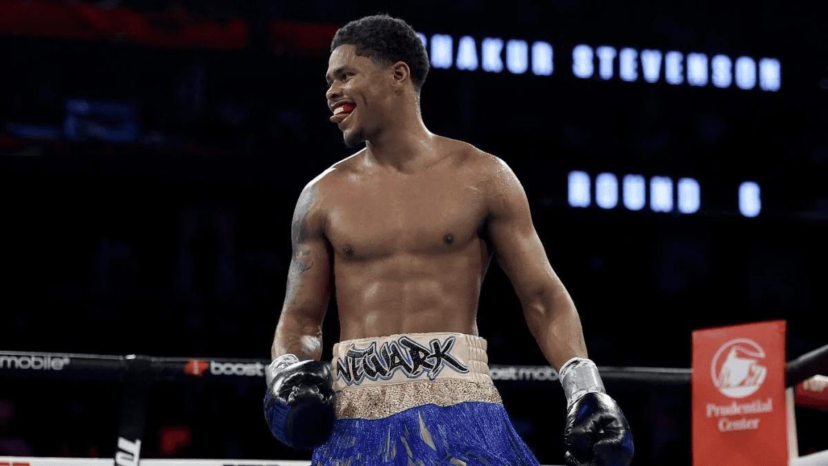 One of the most boring fights. Stevenson became the world champion in ...