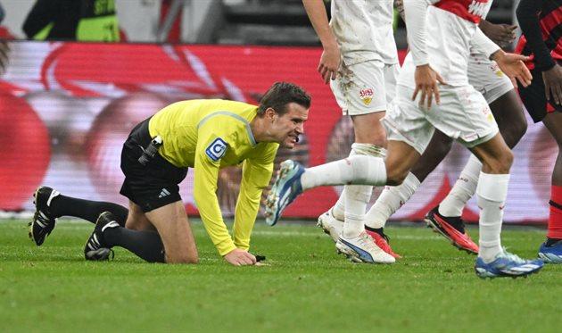 The German referee sustained an injury in a record-setting Bundesliga ...