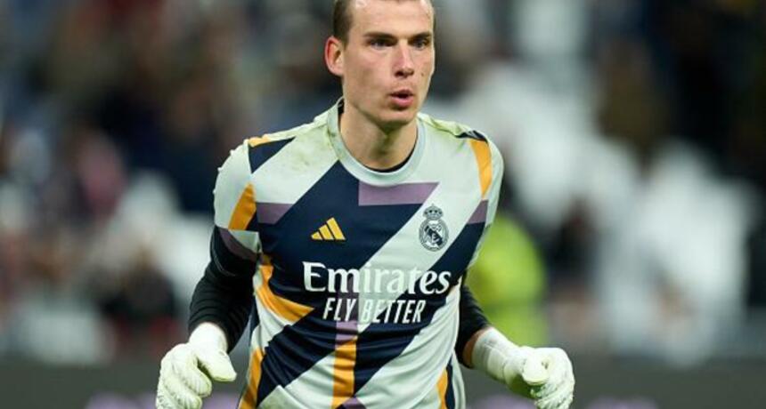 Why is he doing this? Ukrainian goalkeeper of Real Lunin extended his ...