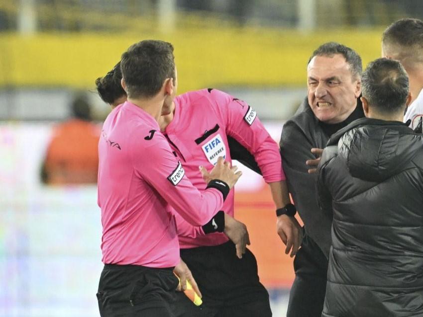 In the Turkish Super Lig, a club owner assaulted a match referee. VIDEO ...