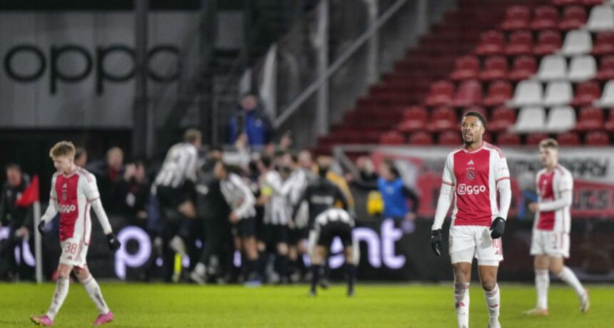 Disastrous year. Ajax left the Dutch Cup after lost by a team from the ...