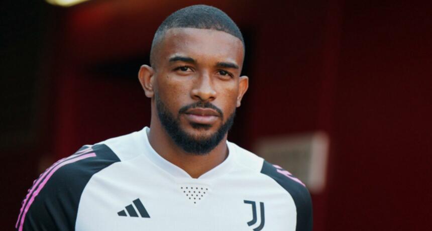 Juventus has officially extended the contract of their leading defender ...