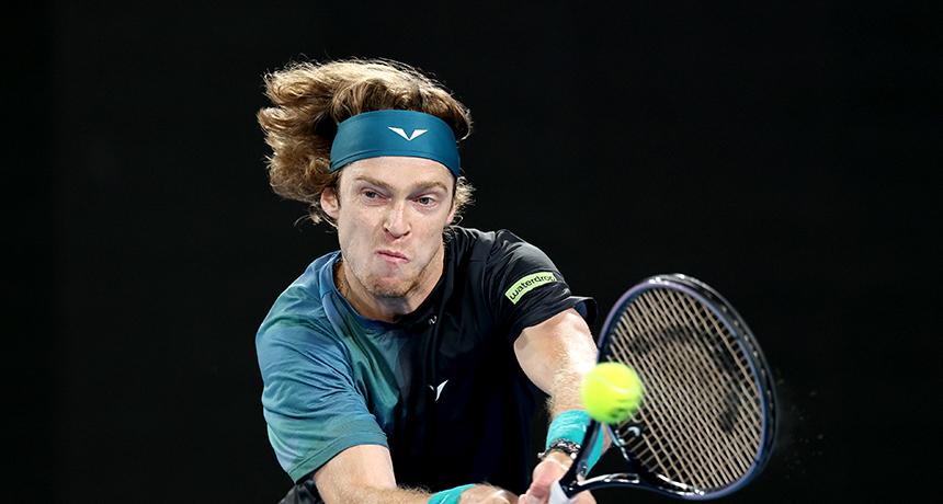 The world's fifth racket player confidently made it to the 1/8 finals ...