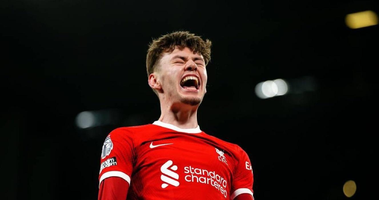 The defender of Liverpool replicated the historical achievement of his ...