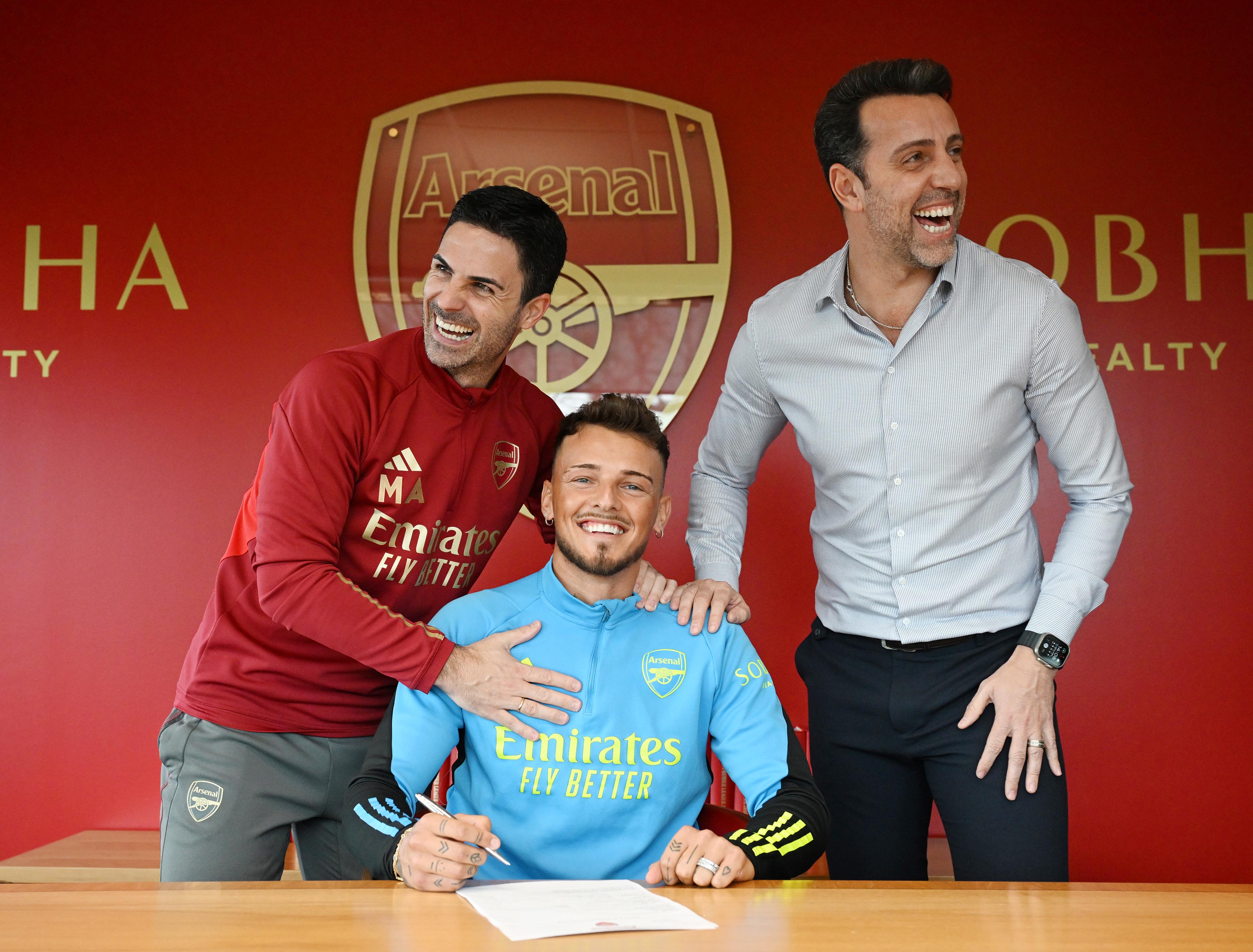 Arsenal has announced the extension of the contract with a key defender ...