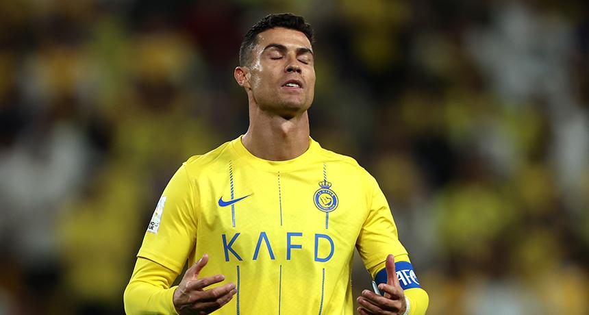 The other side of success. Ronaldo showed what his feet look like ...
