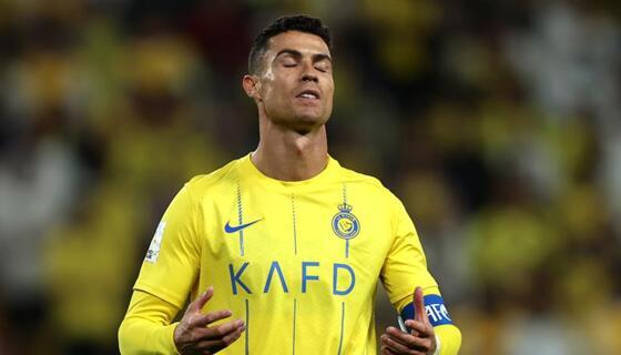 The other side of success. Ronaldo showed what his feet look like ...