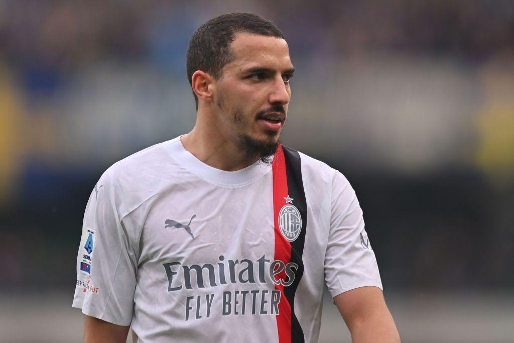 The midfielder of AC Milan has departed from the Algerian national team ...