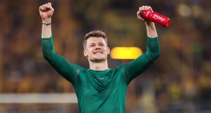 The Bayern goalkeeper has extended his contract with the club. He can ...