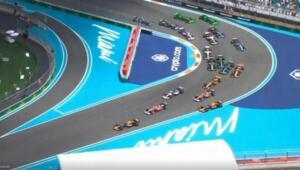 Crash in the first turn of the Miami grand prix at the Formula 1 stage ...