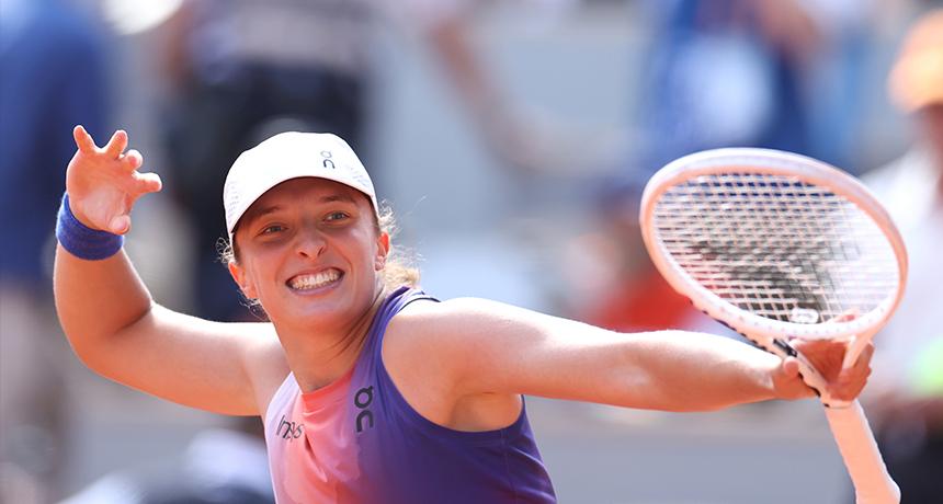 No chance for her opponent. Swiatek is back in the final at Roland ...