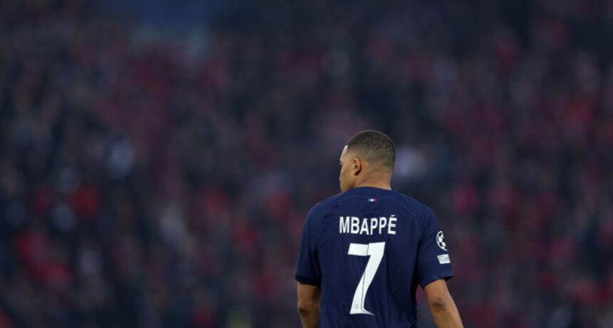 PSG owes Mbappé a significant amount. The star Frenchman demands his ...