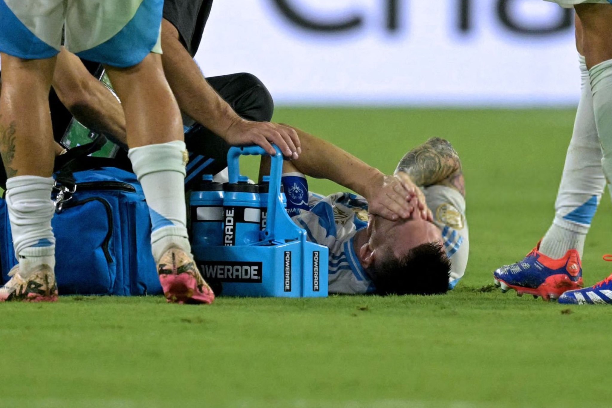 With tears in his eyes. Lionel Messi left the field early in the final ...