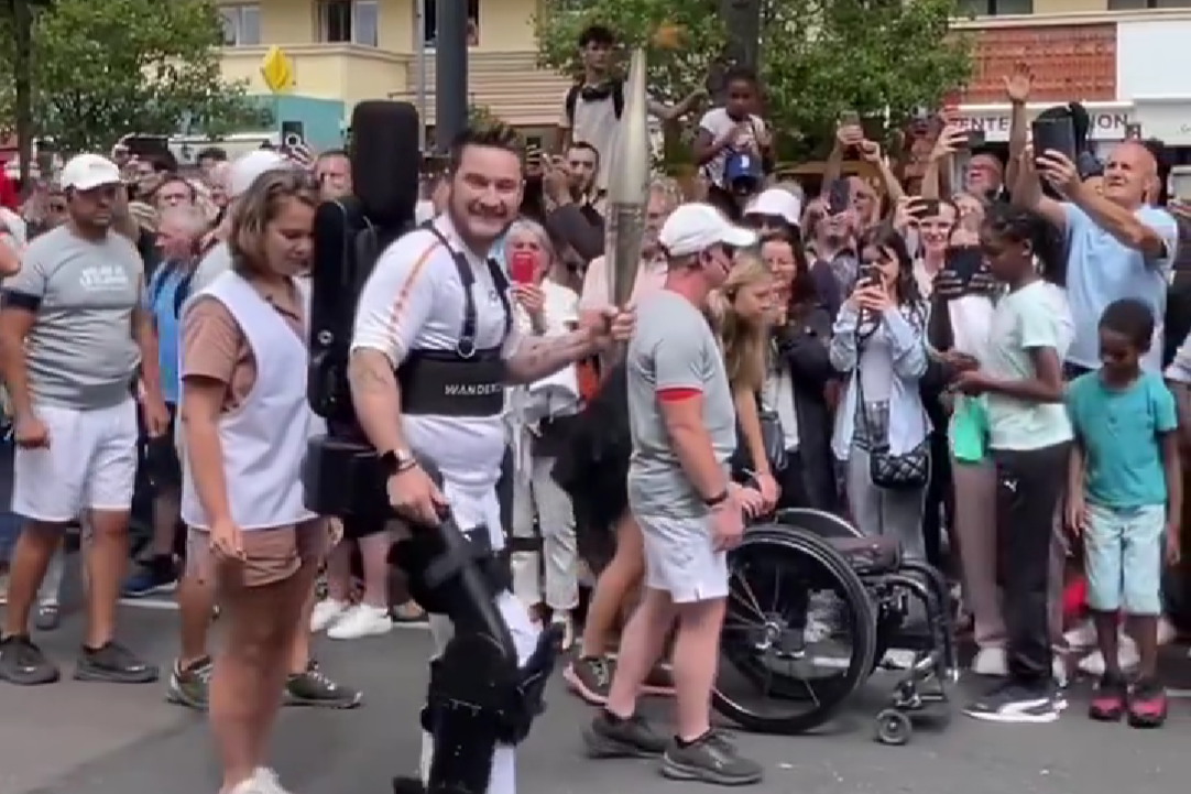 A beautiful story. French tennis player managed to carry the Olympic ...