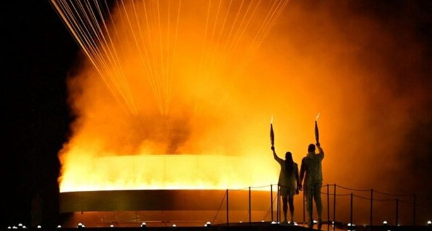 This has not happened before. How did the 2024 Olympic Games flame ...