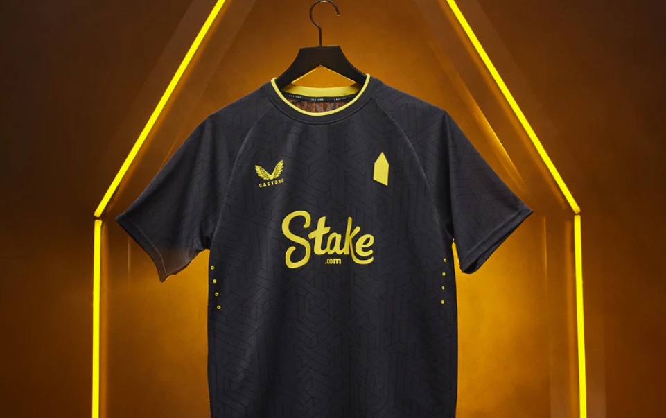 Shine Brightly. Everton presented a kit for the new season | Dailysports