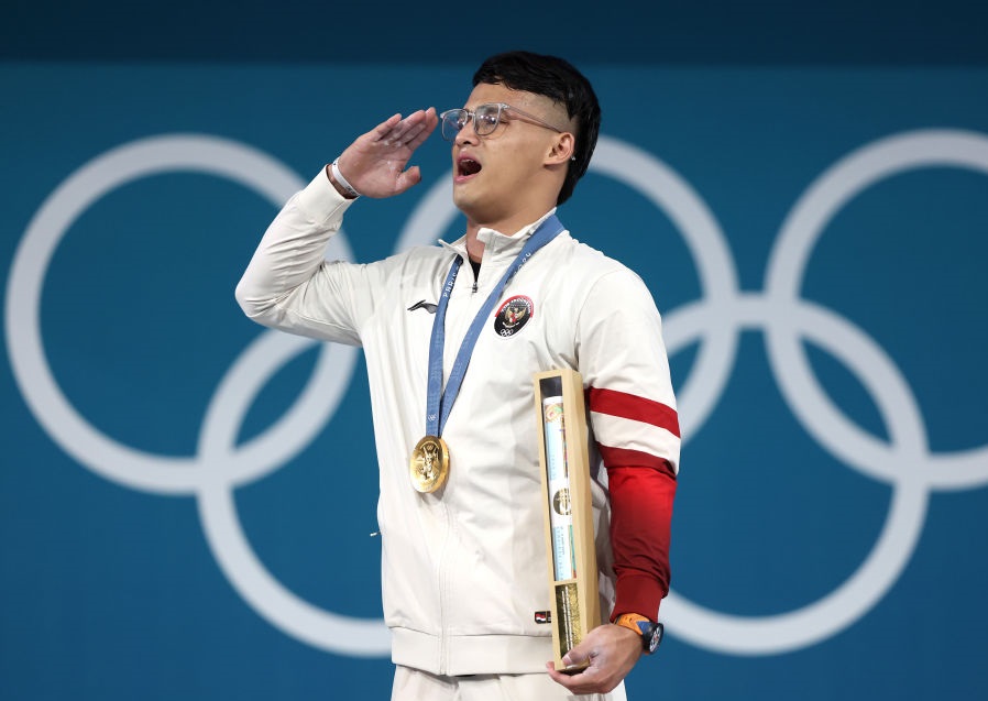 Indonesia's Juniansyah wins gold in the men's 73kg weightlifting with ...