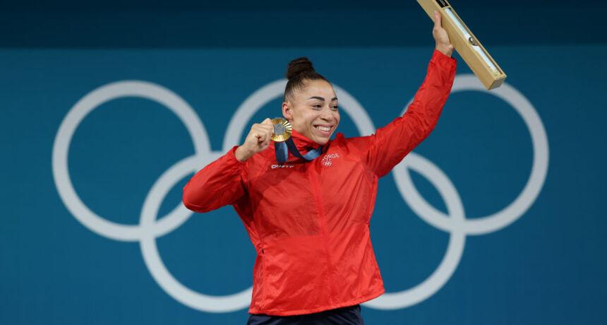 275 kg! Norwegian weightlifter sets new world record at the Olympics in ...